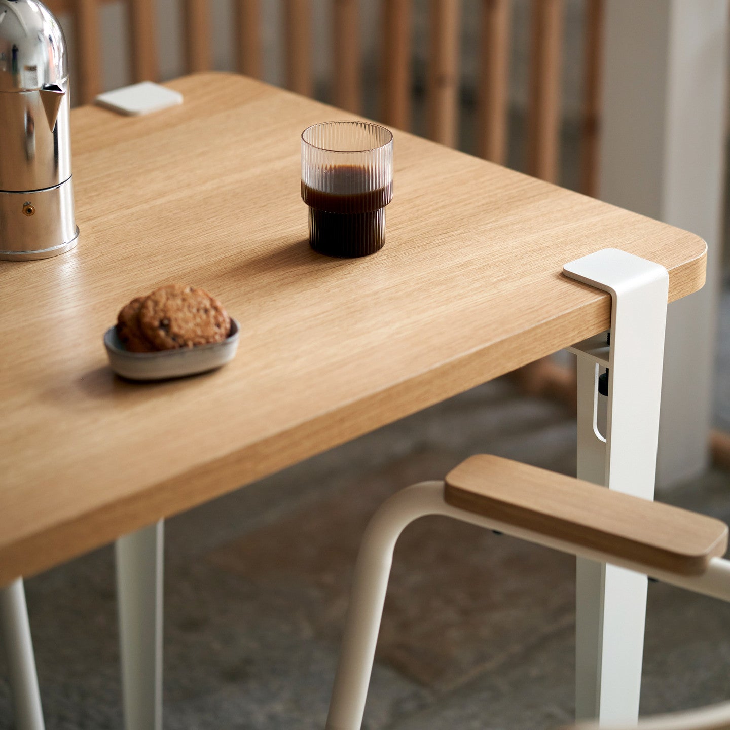 Tiptoe Lobo Table | LampTwist